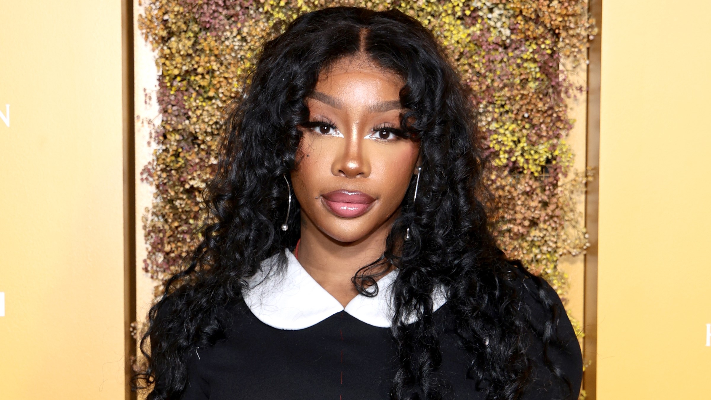 SZA sends warning during Melbourne performance